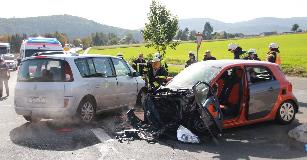 Zwei Verletzte nach Unfall auf B453 bei Gladenbach